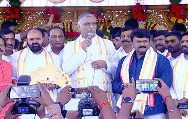 Komuravelli Mallanna : కొమురవెల్లి మల్లన్నకు బంగారు కిరీటం.. - BigTvLive