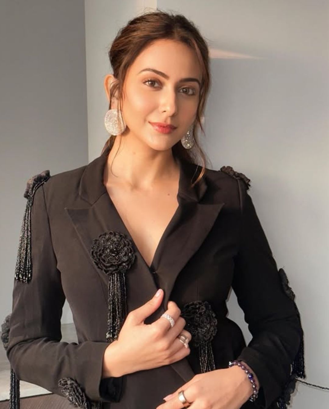 Rakul Preeth Singh : బ్లాక్ డ్రెస్ లో స్టైలిష్ లుక్ లో రకుల్.. ఫ్యాన్స్ ...